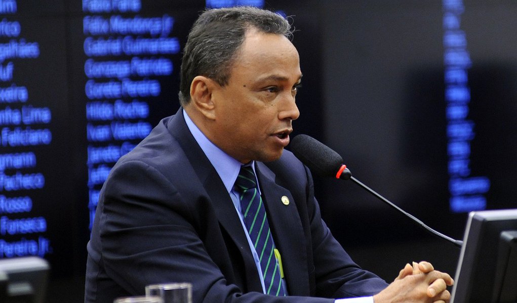 Sibá critica o golpe terceirizado do PSDB - Brasil 247