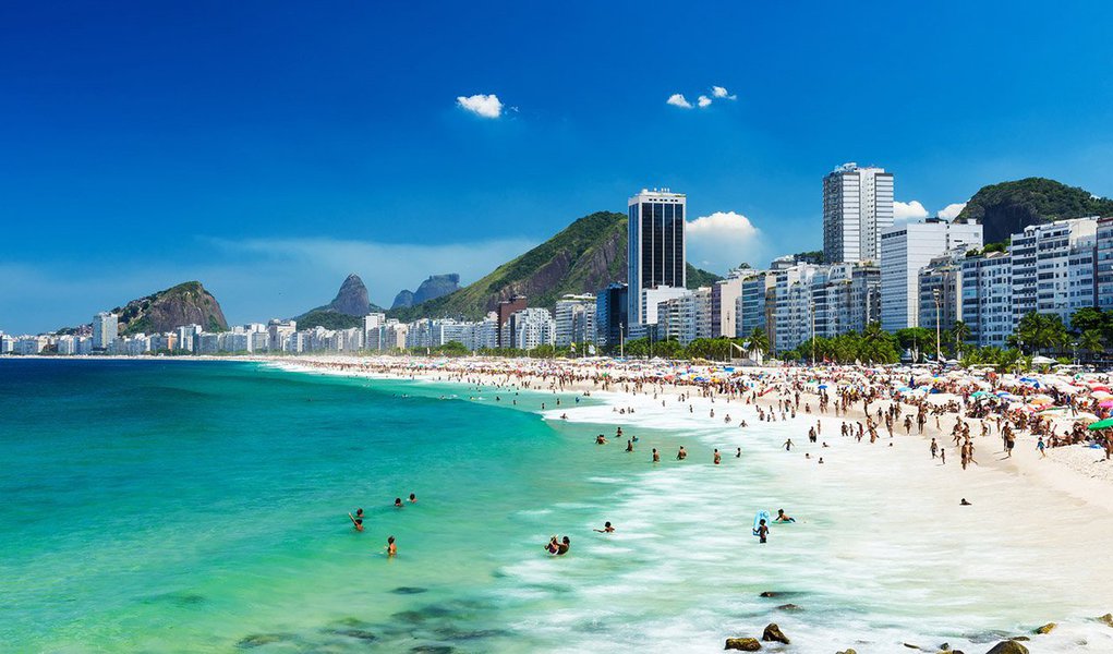 Praia do Arpoador é um dos pontos mais disputados do verão carioca ...
