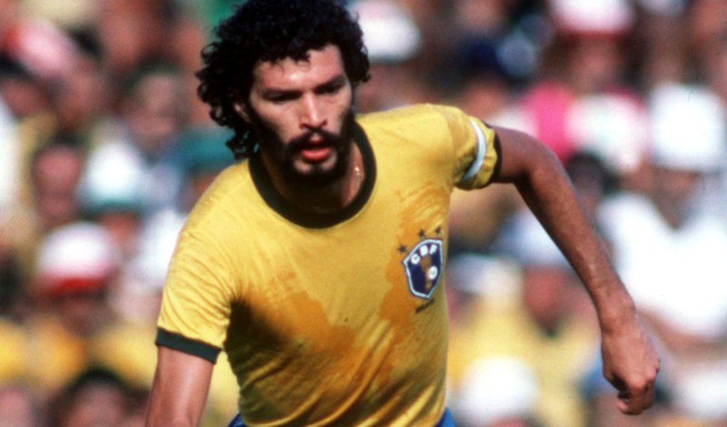 Assista a grandes gols marcados por "Dr. Sócrates" - Brasil 247