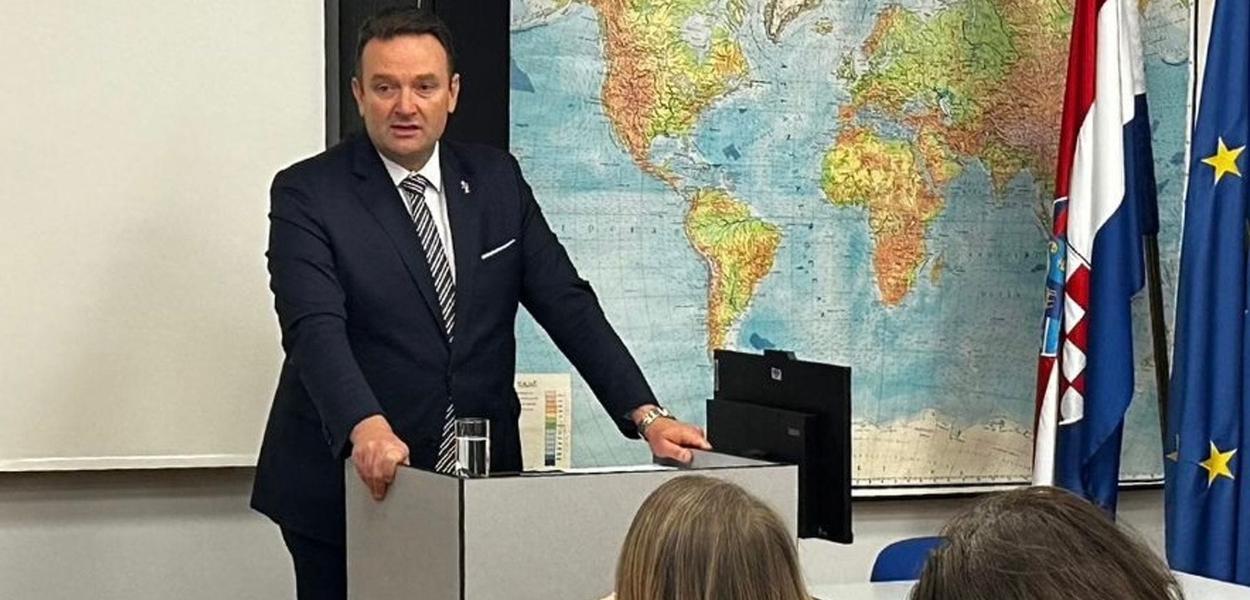 Kentera: Crna Gora se suočava s unutrašnjim slabostima, političkom ...