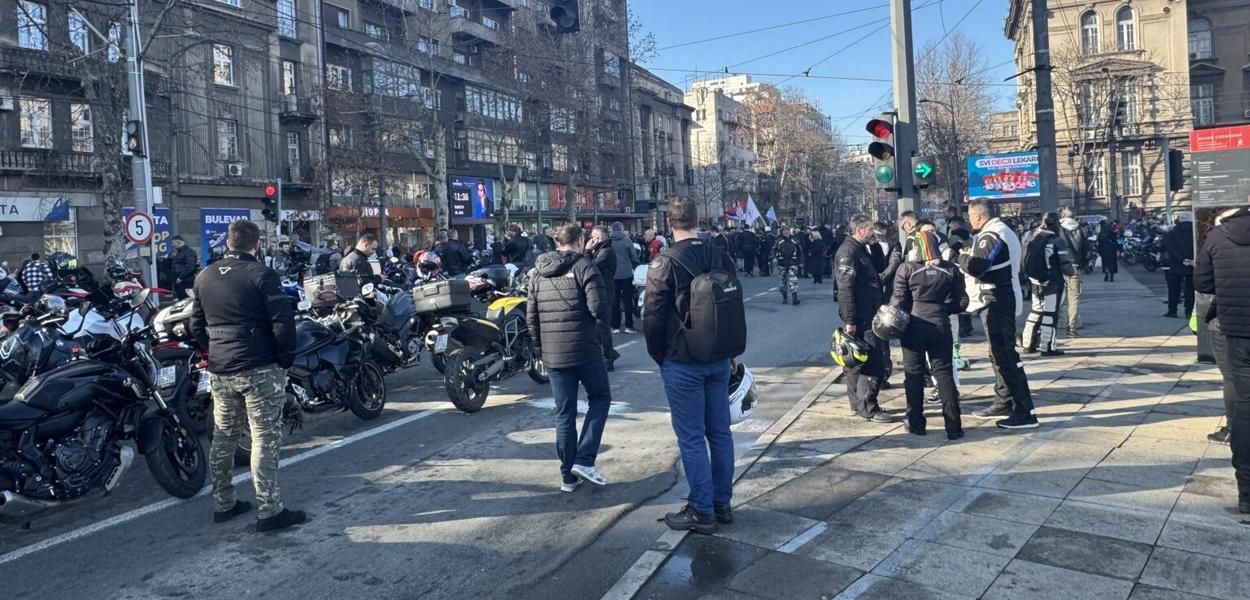 Više od 300 motorista u koloni od Novog Beograda do Bulevara: Vožnja ...