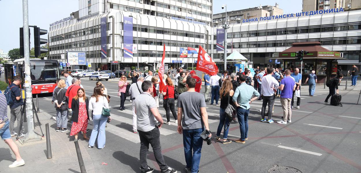 Protest sindikata GSP Beograd zbog dodele autobuskih linija ...